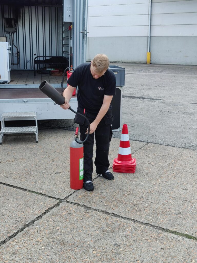 Een brandinterventie op een veilige manier? Wij leren onze mensen hoe ...